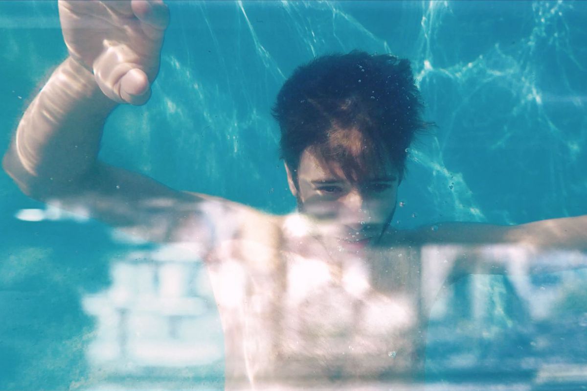 Crítica de "Los niños de Dios", Martin Farina en el universo de las ...